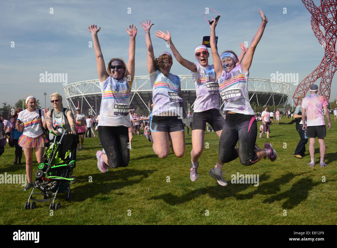 London, UK, 28th Sept, 2014. Hundreds of runners took part in the Color ...