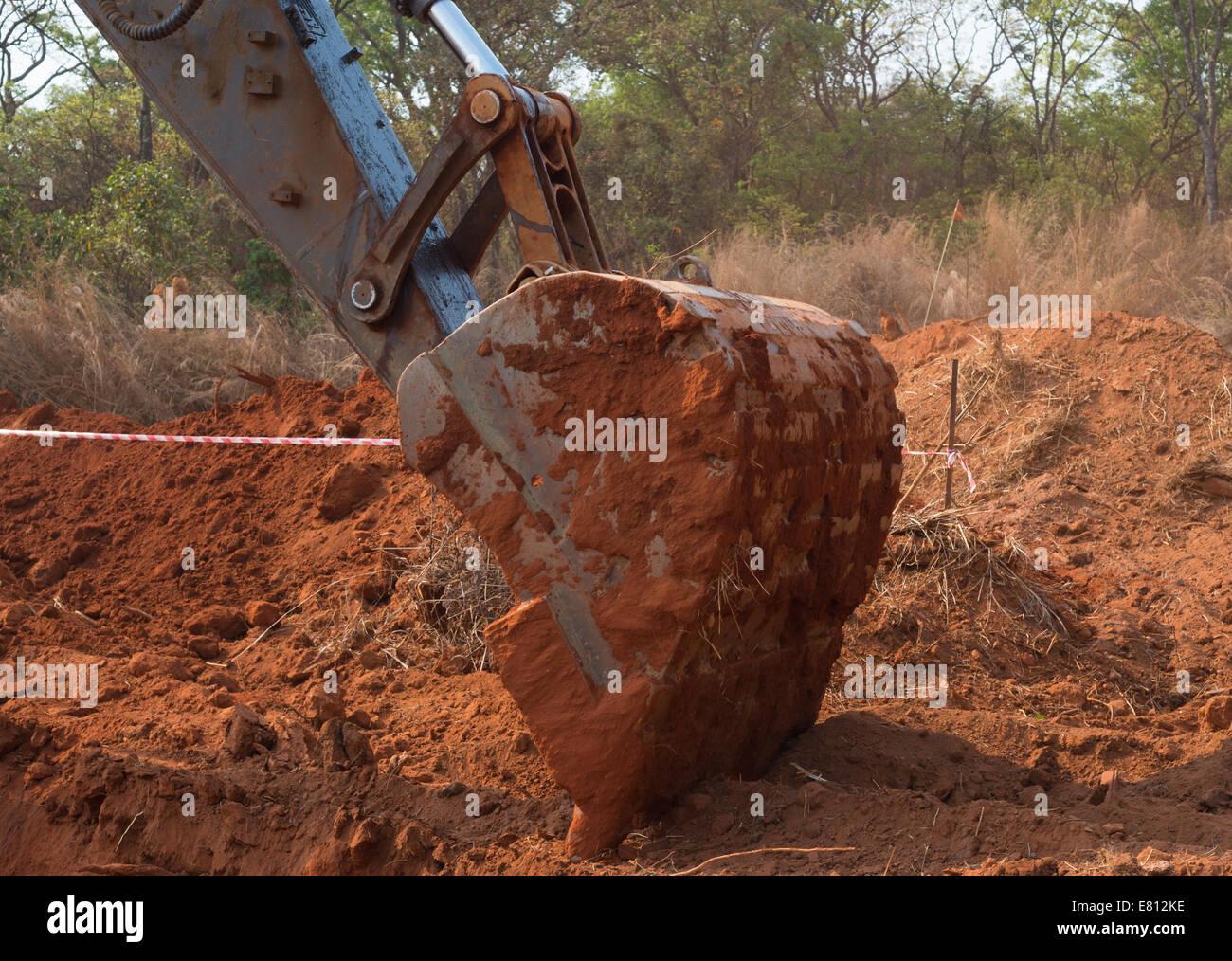 Excavator digging hole hi-res stock photography and images - Alamy