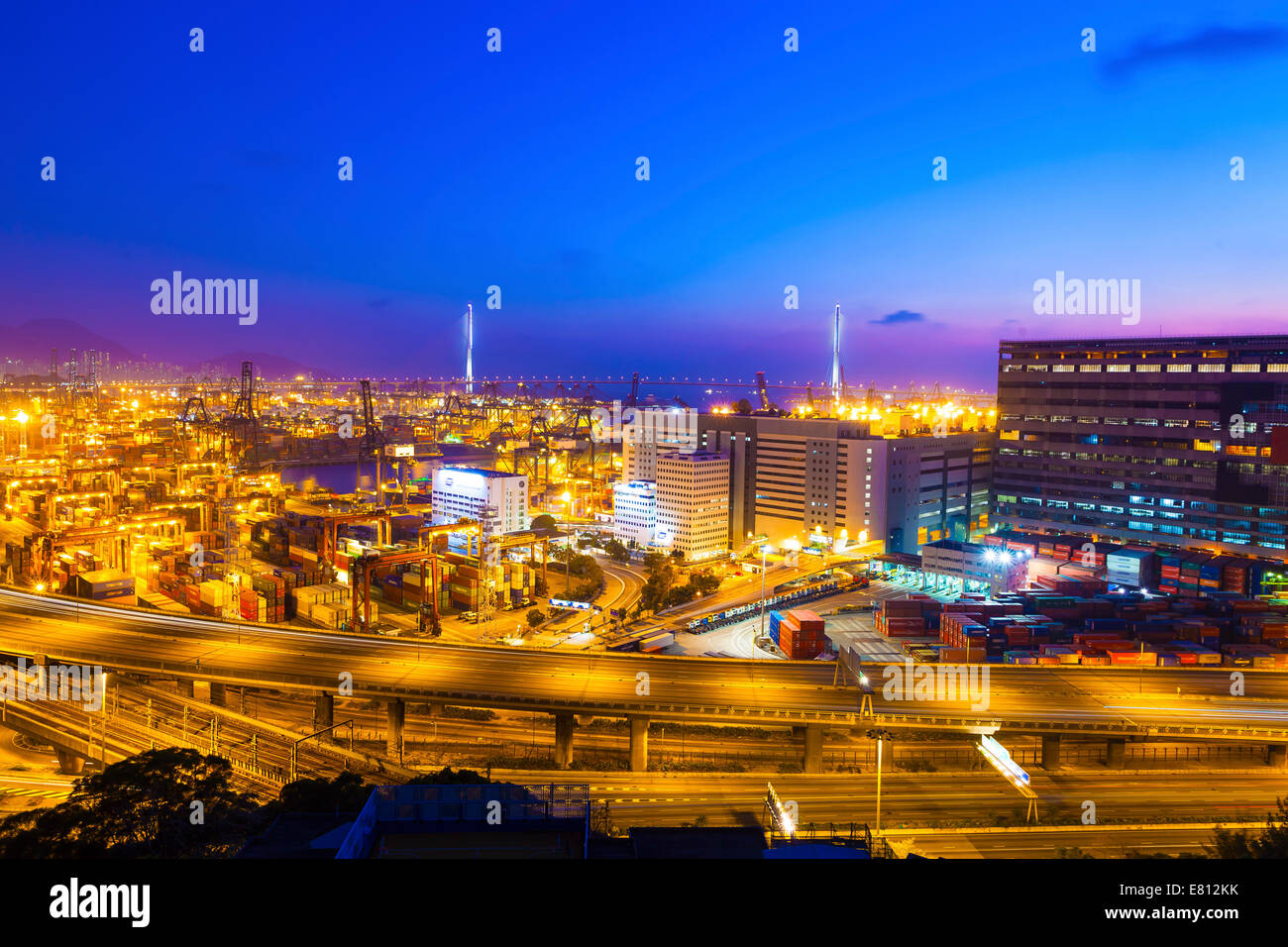 Shipping container night hi-res stock photography and images - Alamy