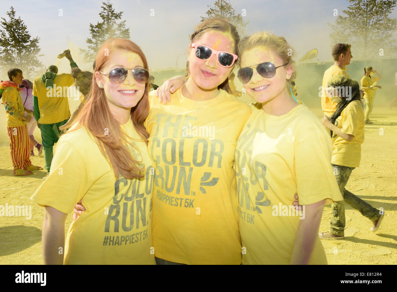London, UK, 28th Sept, 2014. Hundreds of runners took part in the Color ...