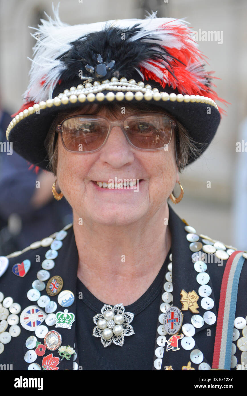 London pearly kings and queens society hi-res stock photography and ...