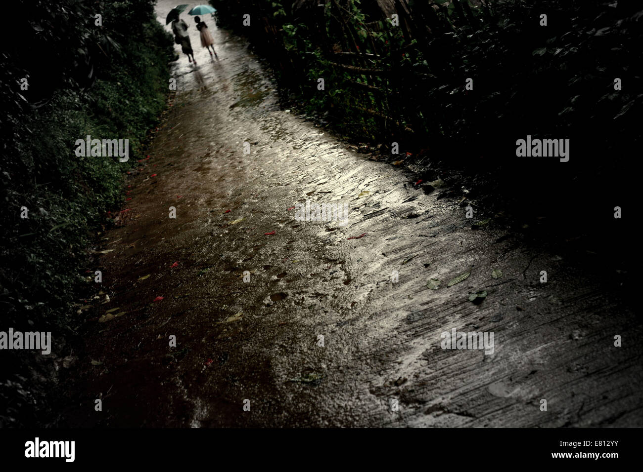 Umpiem, Umphang, Thailand. 28th Sep, 2014. Burmese refugees in the ...