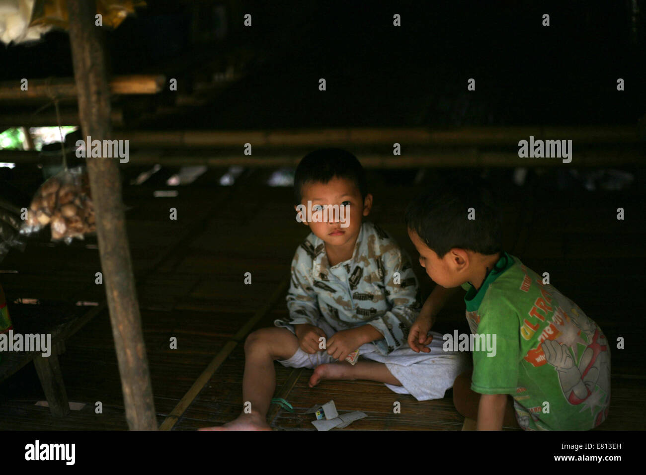 Umpiem, Umphang, Thailand. 28th Sep, 2014. Burmese refugees in the ...