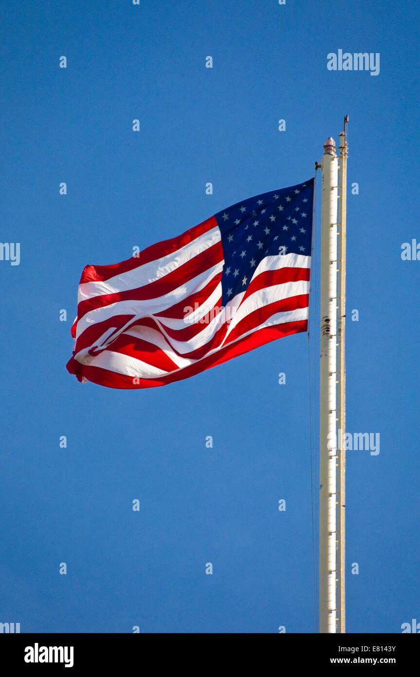 Old american flag 13 stars hi-res stock photography and images - Alamy