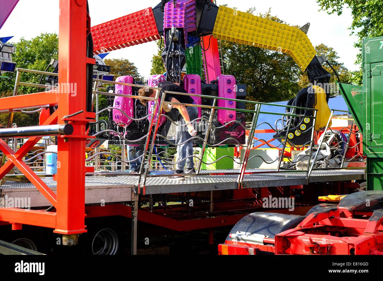 Nottingham,Hyson Green,UK.28th September 2014. The forest recreation ...
