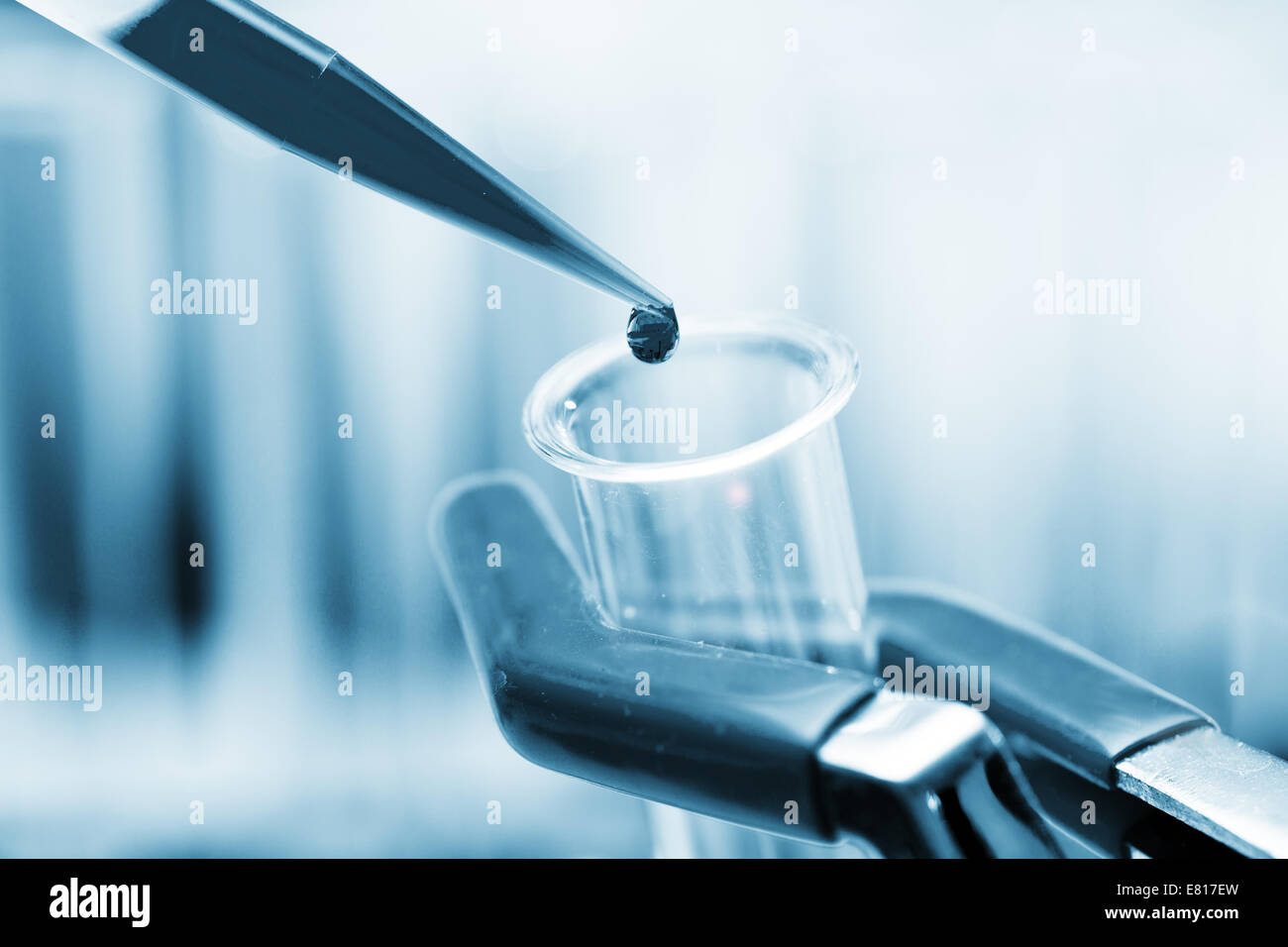 Science background test pipette hi-res stock photography and images - Alamy
