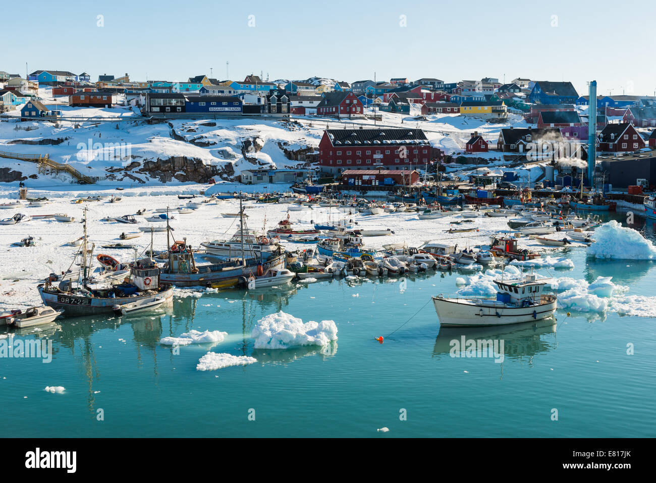 Arctic town and harbour hi-res stock photography and images - Alamy