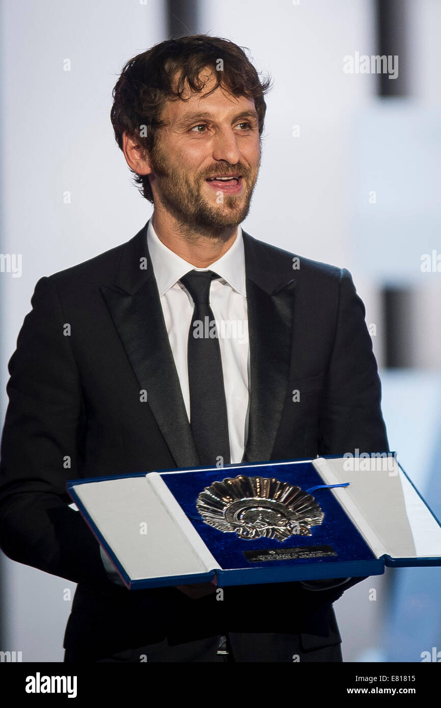 Spanish actor Raul Arevalo accepts the Silver Shell (Concha de Plata ...