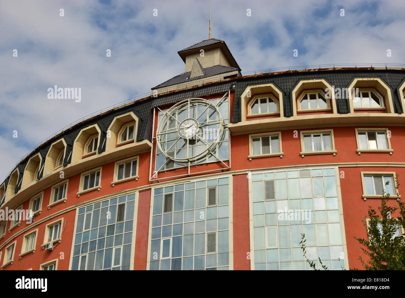 Curved brick building hi-res stock photography and images - Alamy