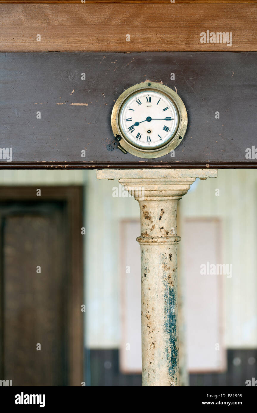 Bulkhead hi-res stock photography and images - Alamy