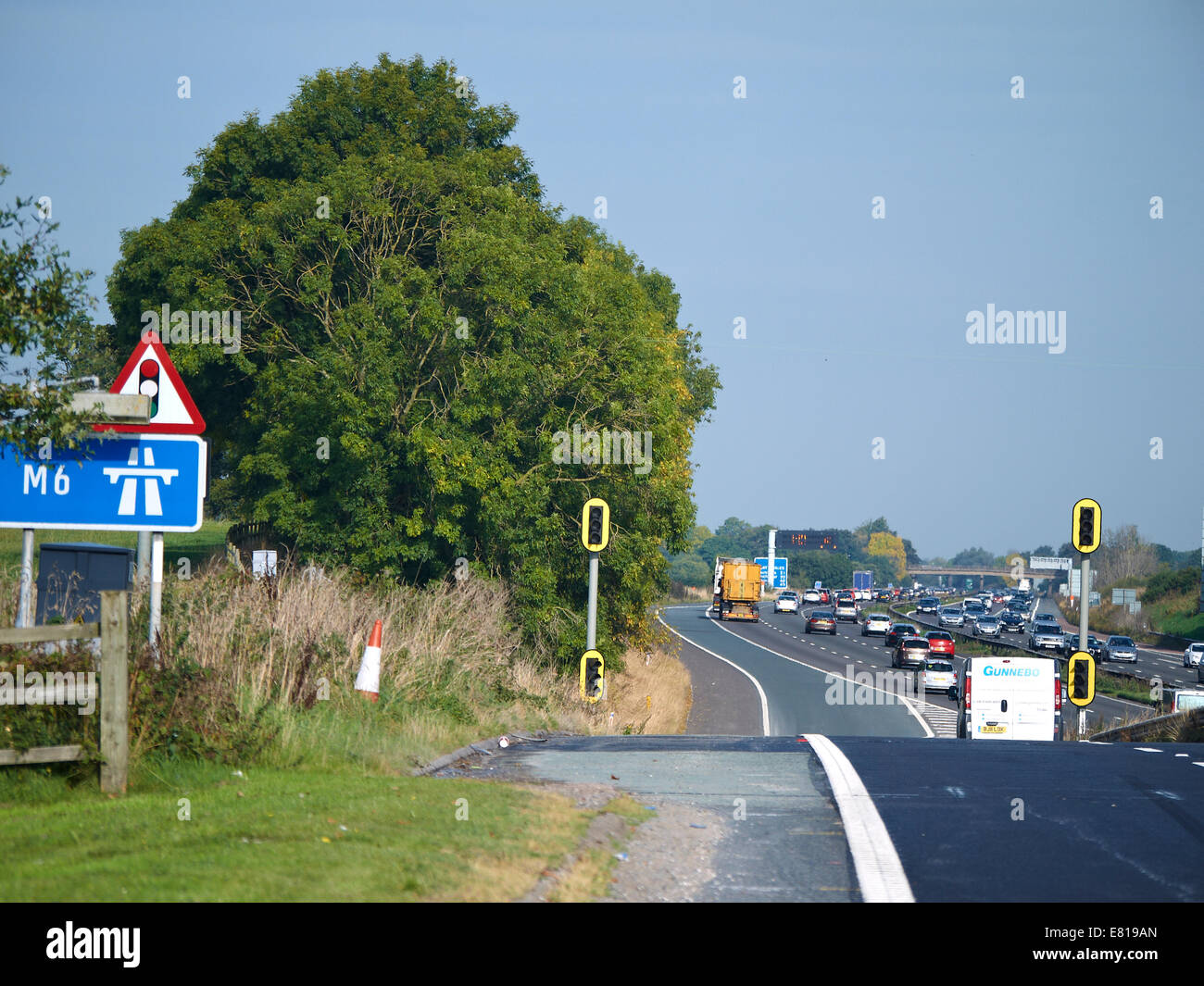 The north motorway road sign hi-res stock photography and images - Alamy