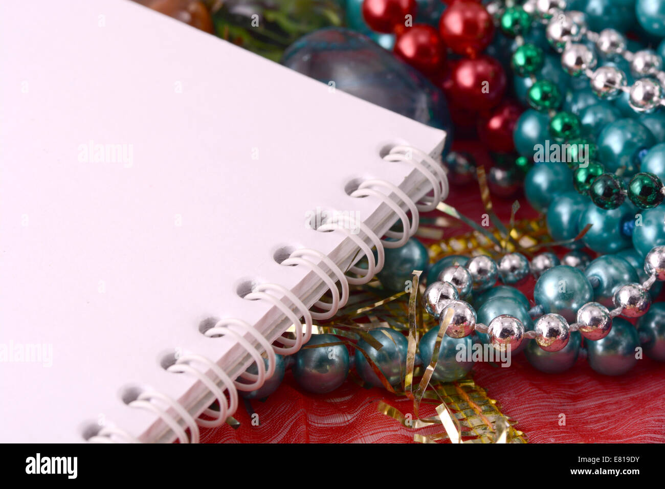 paper note with abstract pearls Stock Photo - Alamy