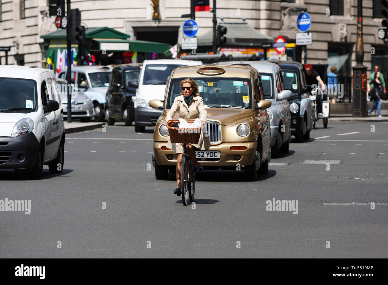 Cycling busy traffic london woman hi-res stock photography and images ...