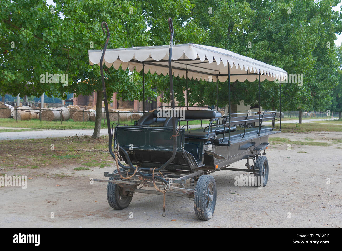 Old fashioned hay cart hi-res stock photography and images - Alamy
