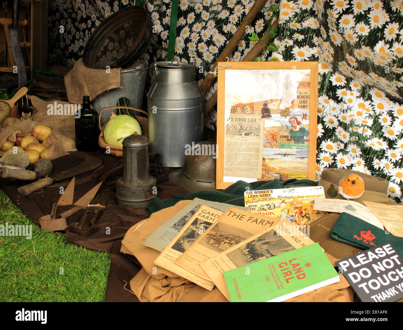 Nineteen forties hi-res stock photography and images - Alamy