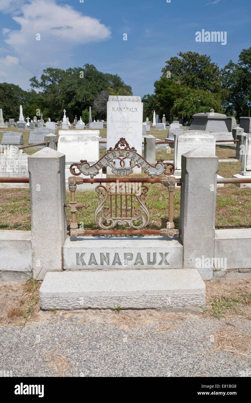 Magnolia cemetery hi-res stock photography and images - Alamy
