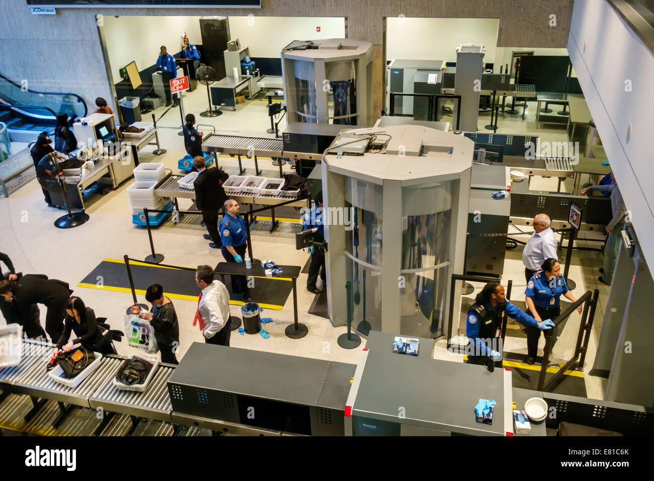 Tsa scanner airport us hi-res stock photography and images - Alamy