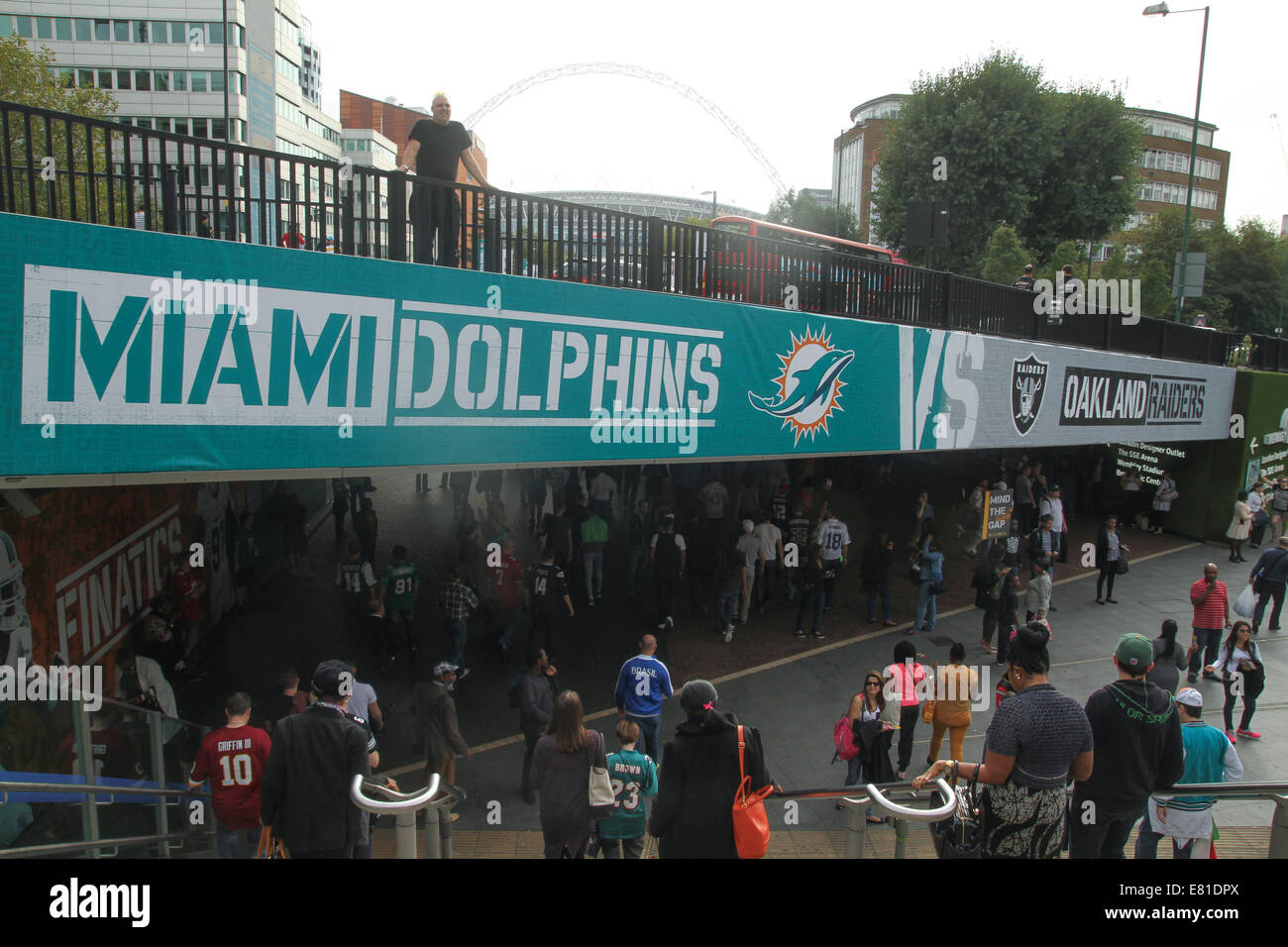 London, UK. 28 September 2014. Thousands of football fans flocked to ...