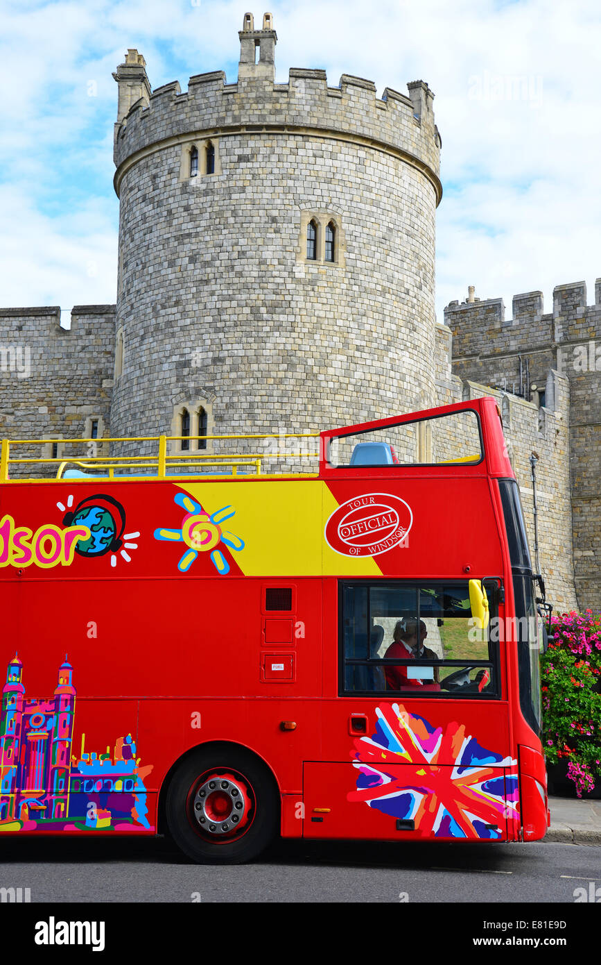 Windsor sightseeing bus and Windsor Castle, High Street, Windsor ...
