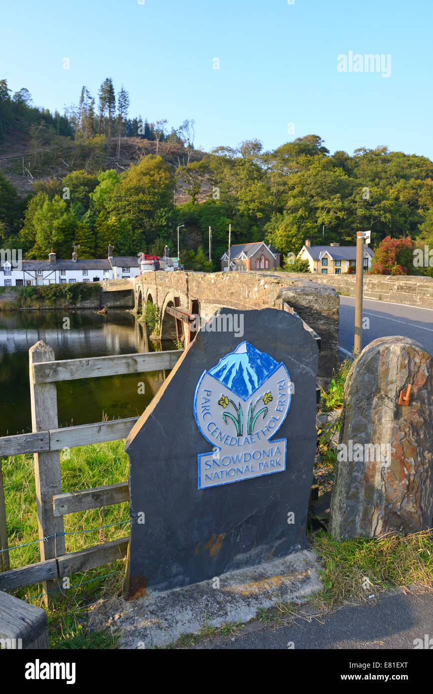 Sign entrance snowdonia national park hi-res stock photography and ...