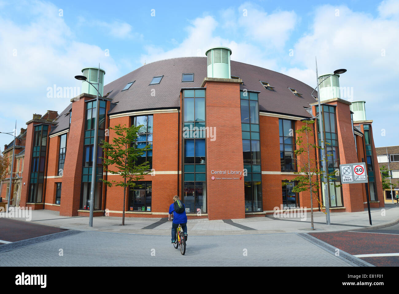 Swindon Central Library, Regent Circus, Swindon, Wiltshire, England ...