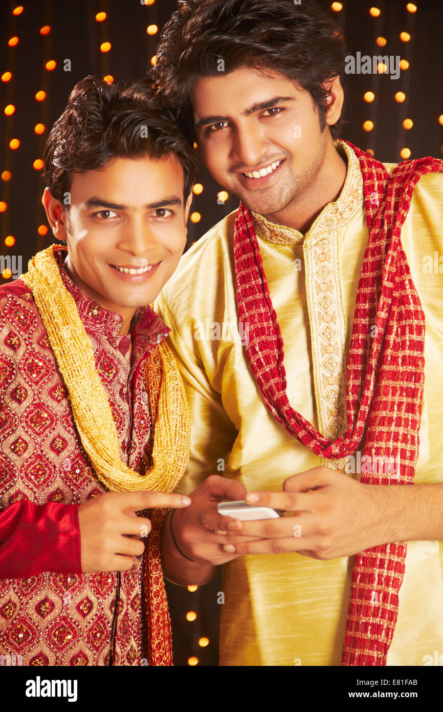 indian friends diwali Festival Chatting phone Stock Photo - Alamy