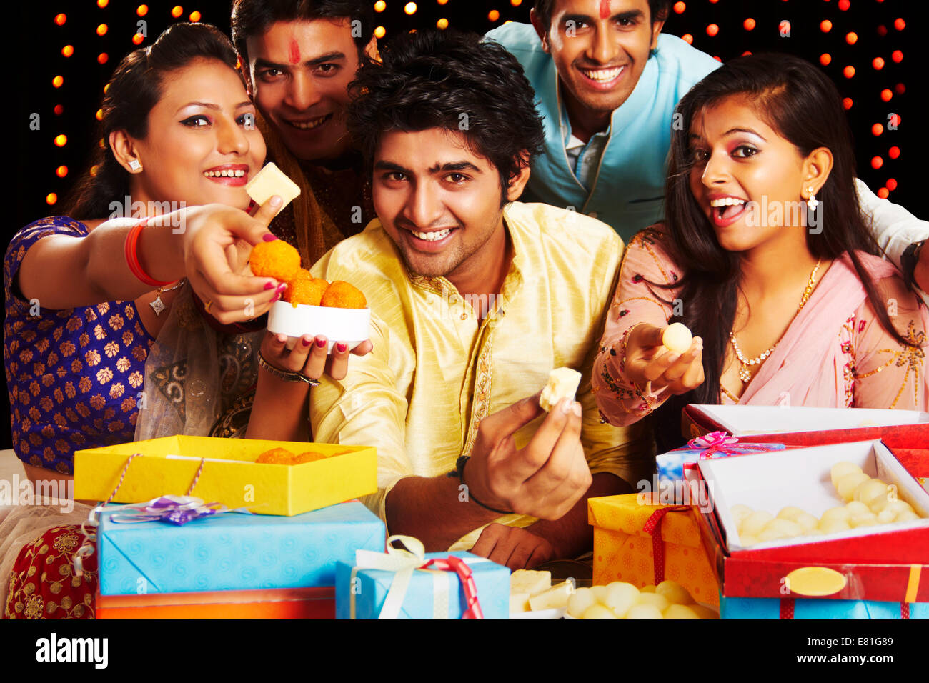 Celebrations eating family group hi-res stock photography and images ...