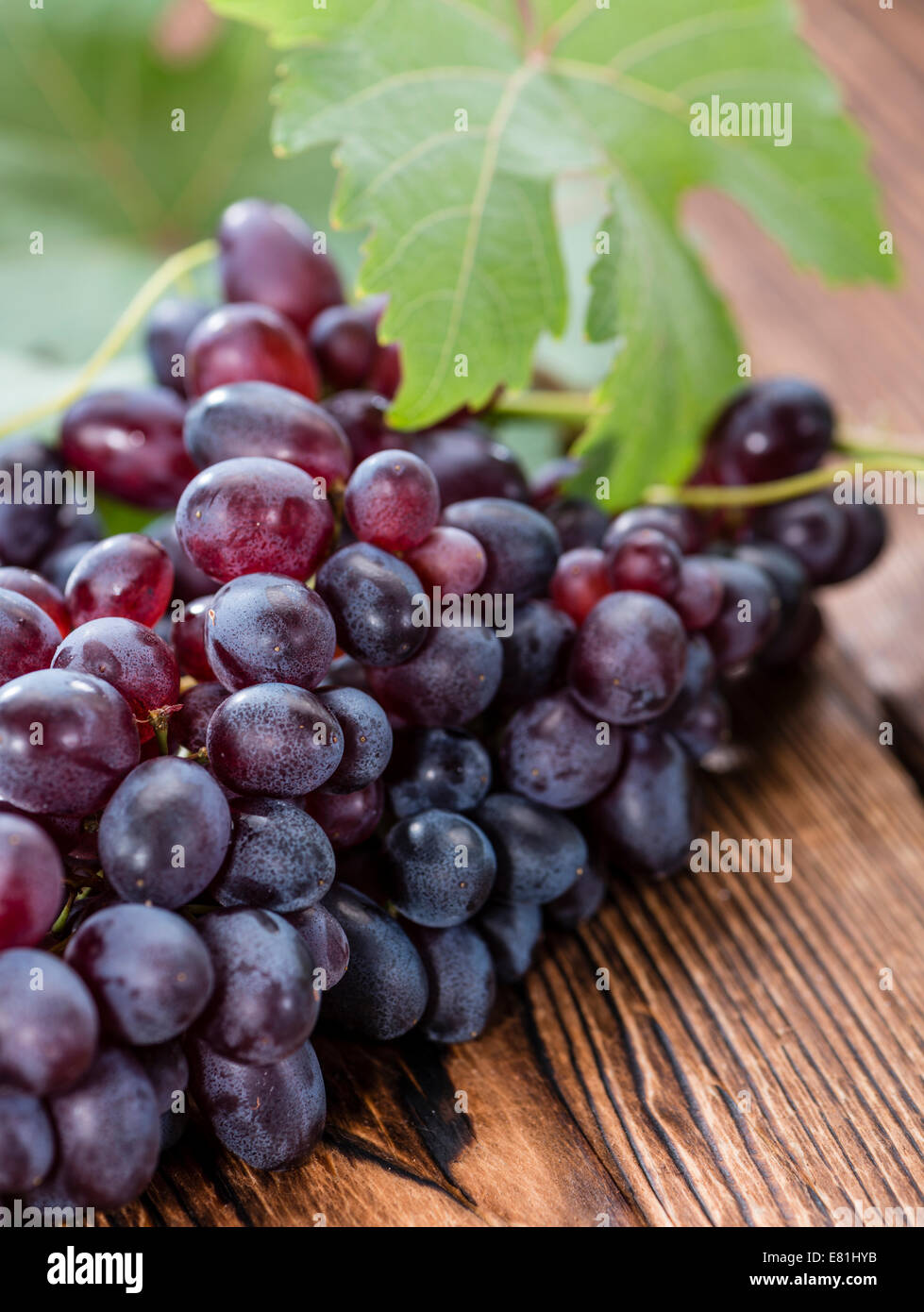 Close up fresh red grapes hi-res stock photography and images - Alamy