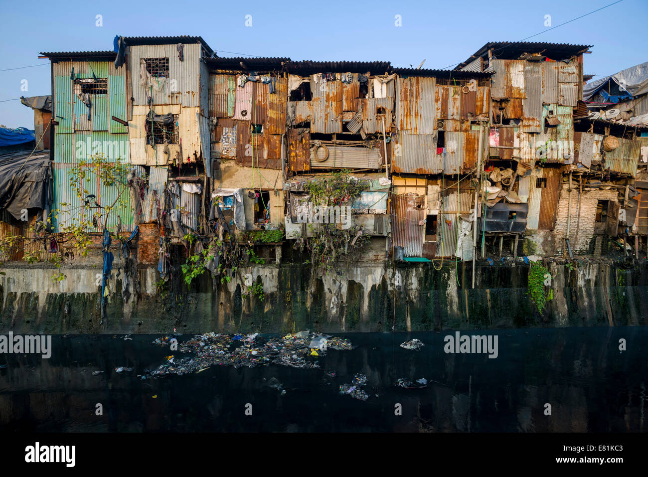 Derelict houses at Dharavi Slum, Mumbai, Maharashtra, India Stock Photo - Alamy