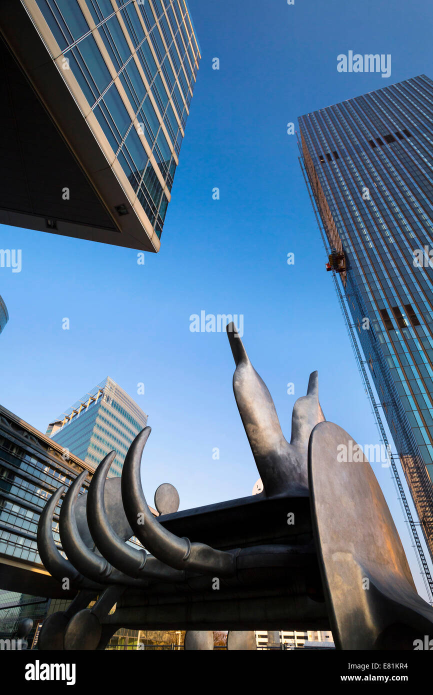 Modern sculpture vienna hi-res stock photography and images - Alamy
