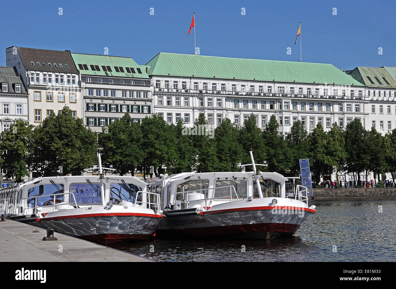 Alster ships, Hotel Vier Jahreszeiten, Outer Alster Lake, Hamburg ...