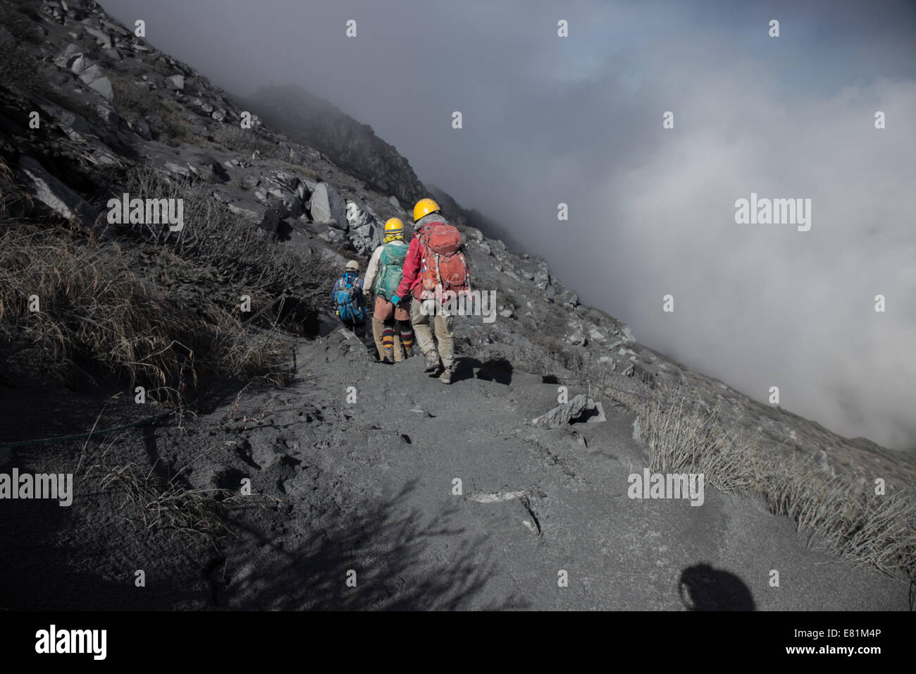 EXCLUSIVE CONTENT: Mount Ontake, September 27, 2014 - Eyewitness images ...