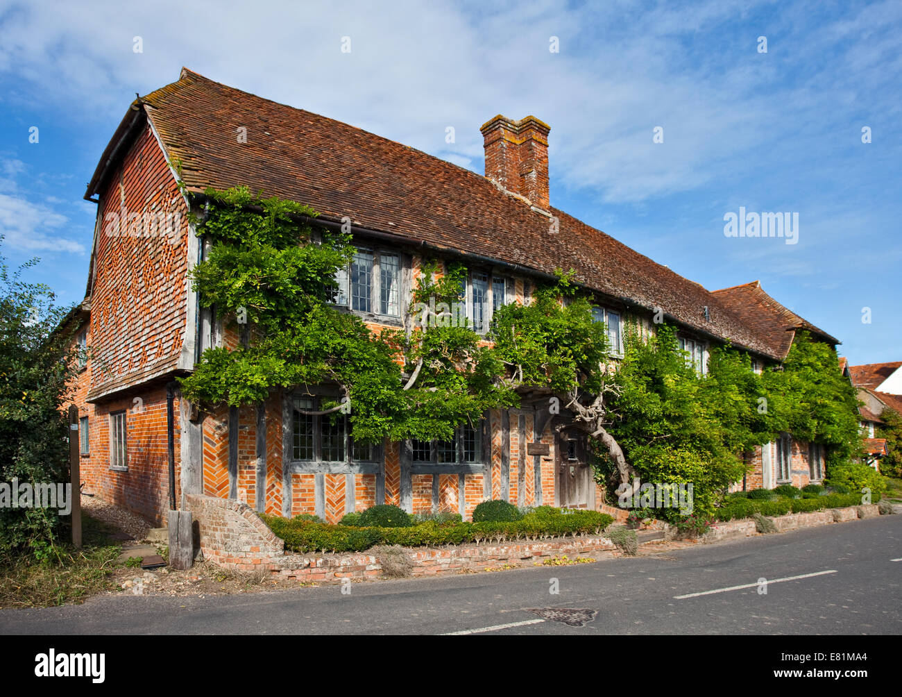 Cottage, Greywell, Hampshire, England Stock Photo - Alamy