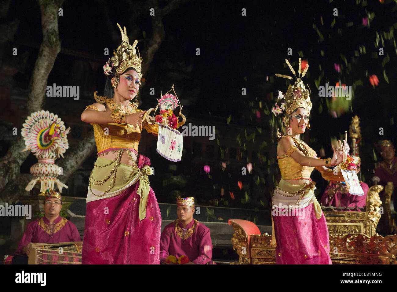 The moon goddess, Tari Penyambutan dance, Puri Saraswati Temple, Ubud ...