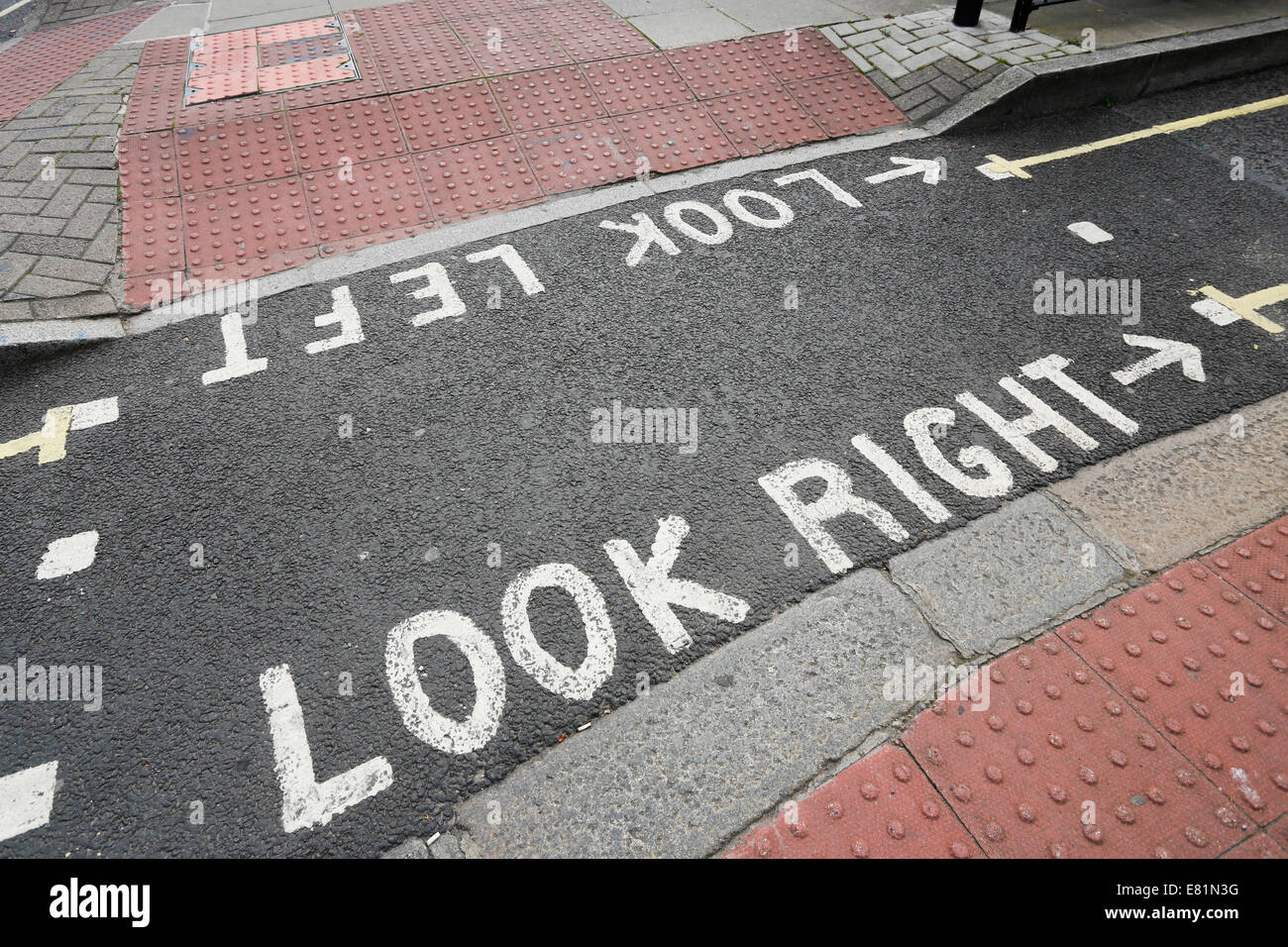 London road and pavement hi-res stock photography and images - Alamy
