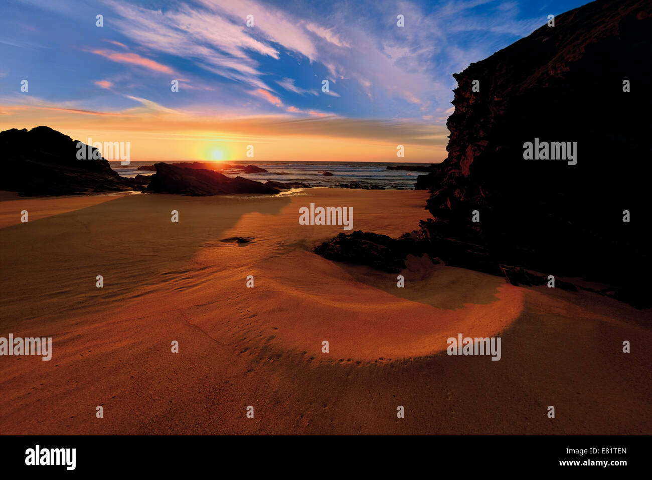 Beautiful sunset portugal beach hi-res stock photography and images - Alamy