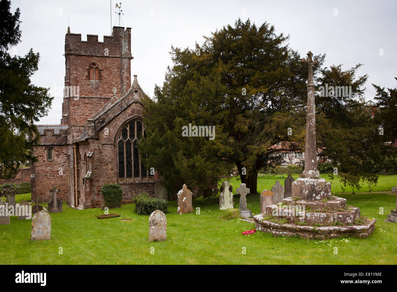 UK, England, Somerset, Bicknoller, St George’s Church, churchyard cross ...