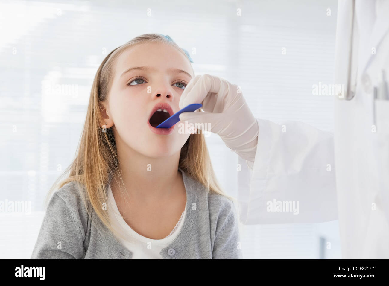 Doctor checking patients tonsils Stock Photo - Alamy