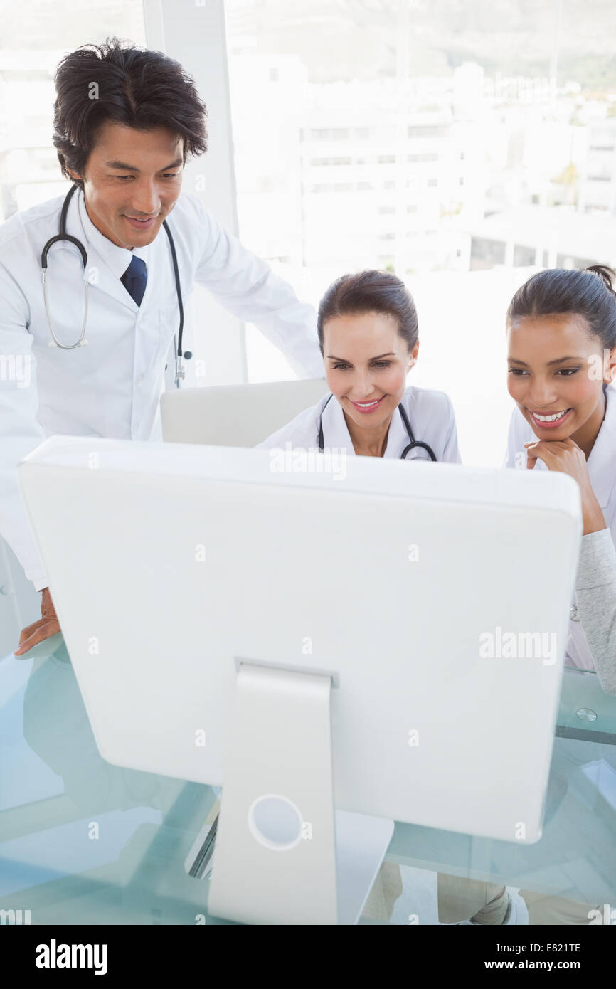 Doctors desk with notes hi-res stock photography and images - Alamy