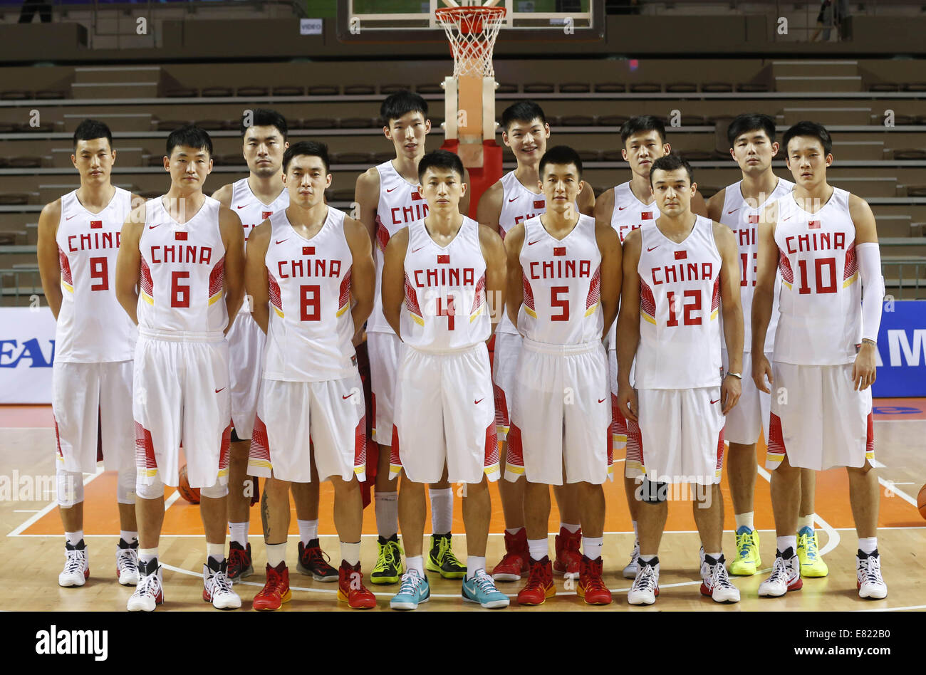 Incheon, South Korea. 29th Sep, 2014. Athletes of Chinese team pose for ...