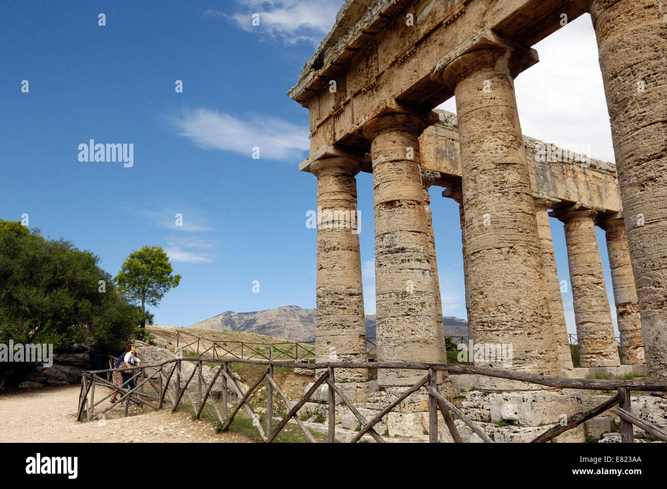 Doric greek temples hi-res stock photography and images - Alamy