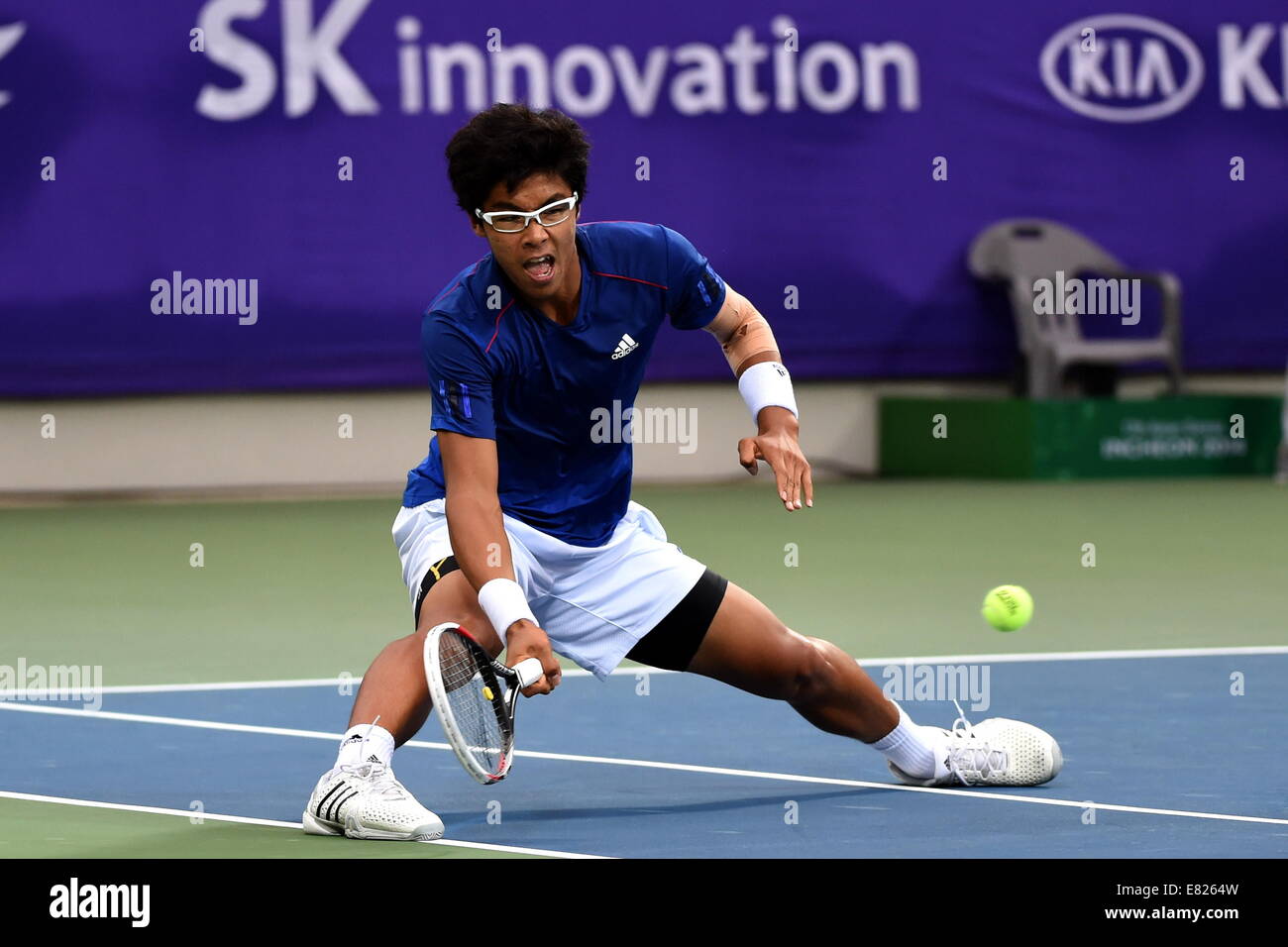 Incheon, South Korea. 29th Sep, 2014. Chung Hyeon of South Korea saves ...
