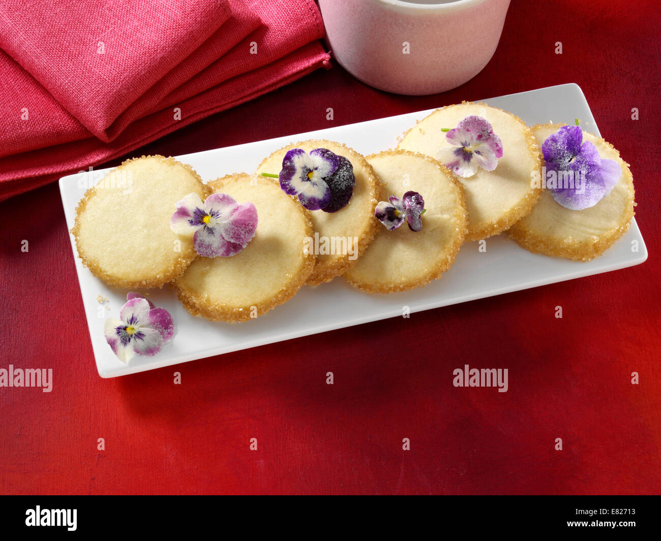 Shortbread flowers hi-res stock photography and images - Alamy
