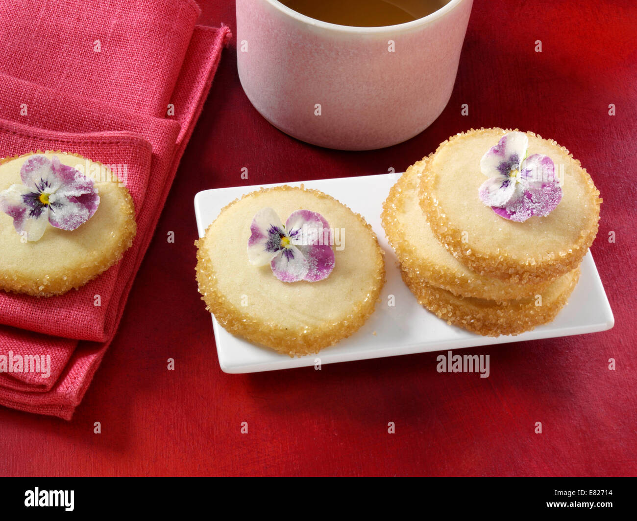 Shortbread flowers hi-res stock photography and images - Alamy