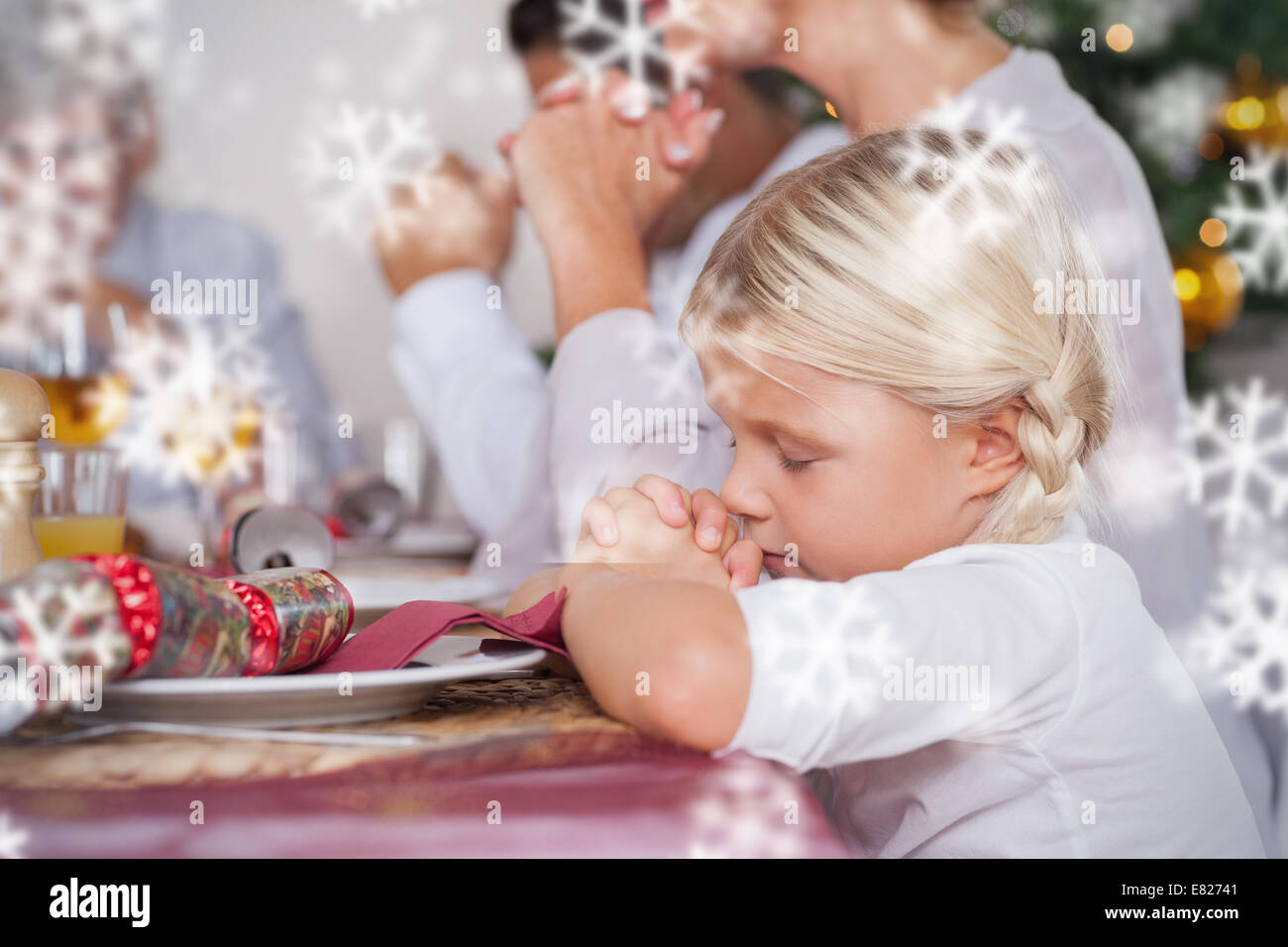Family saying grace before dinner Stock Photo - Alamy