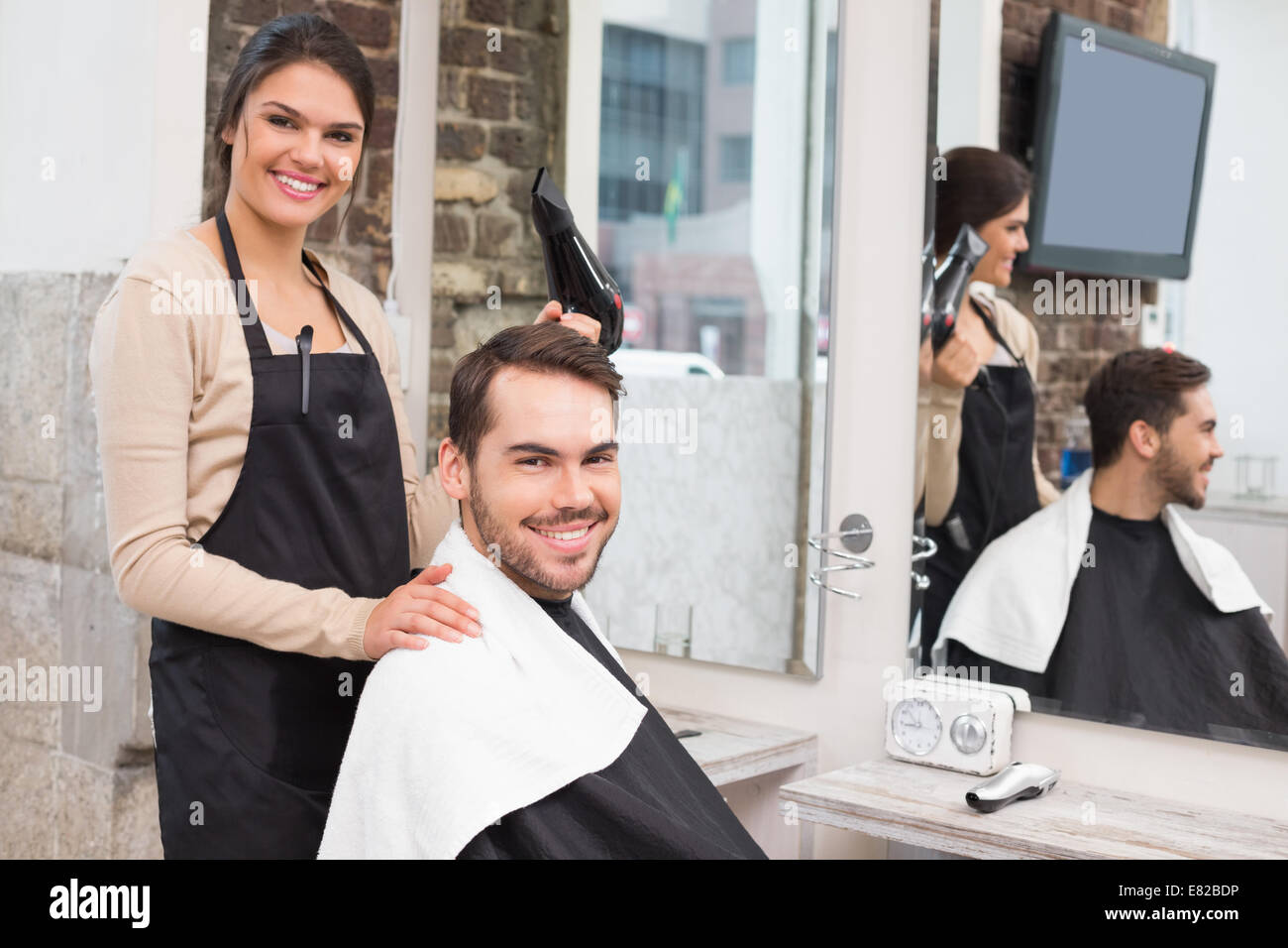 Hair stylist and client smiling at camera Stock Photo - Alamy