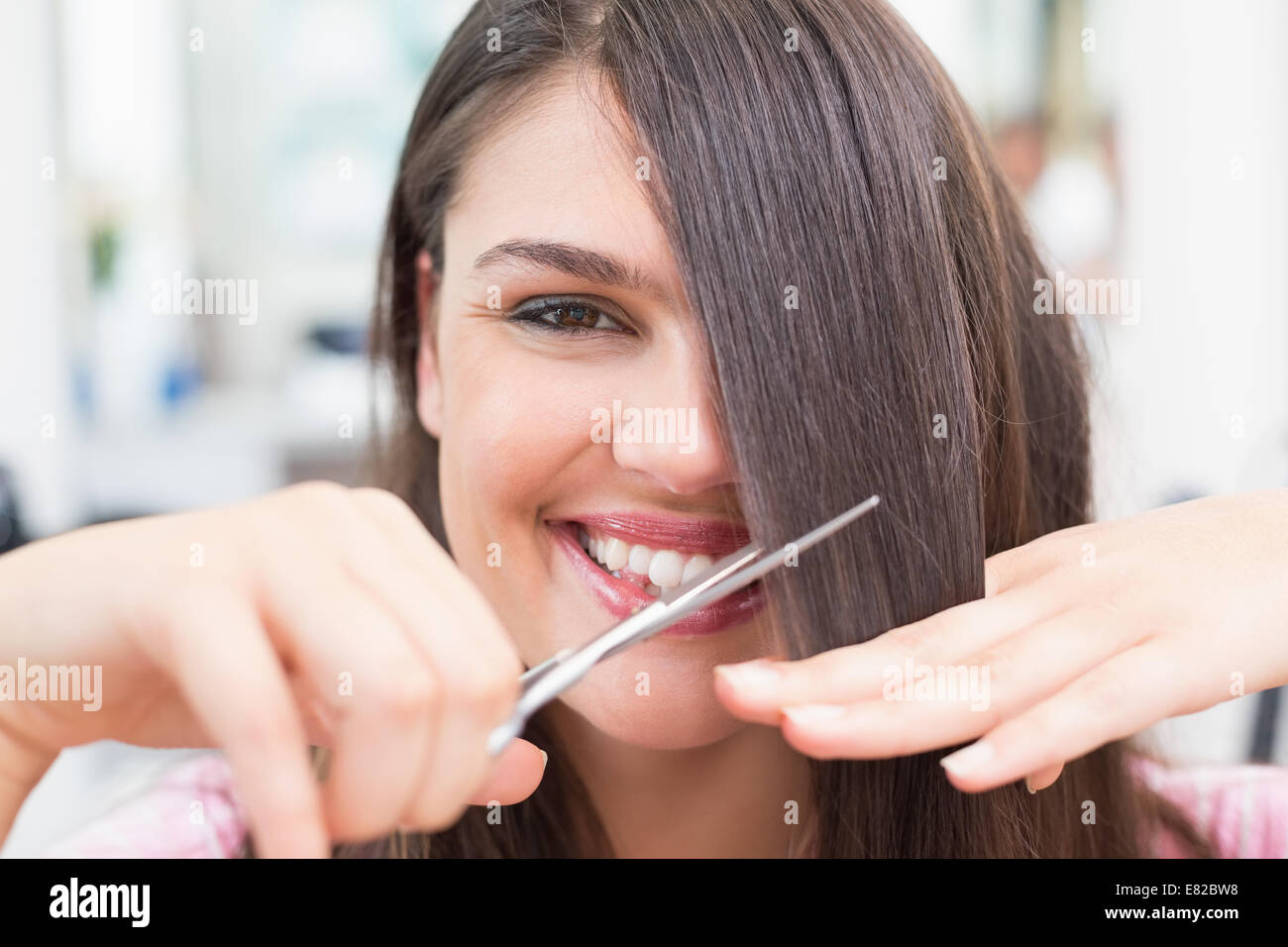 Pretty brunette getting her hair cut Stock Photo - Alamy