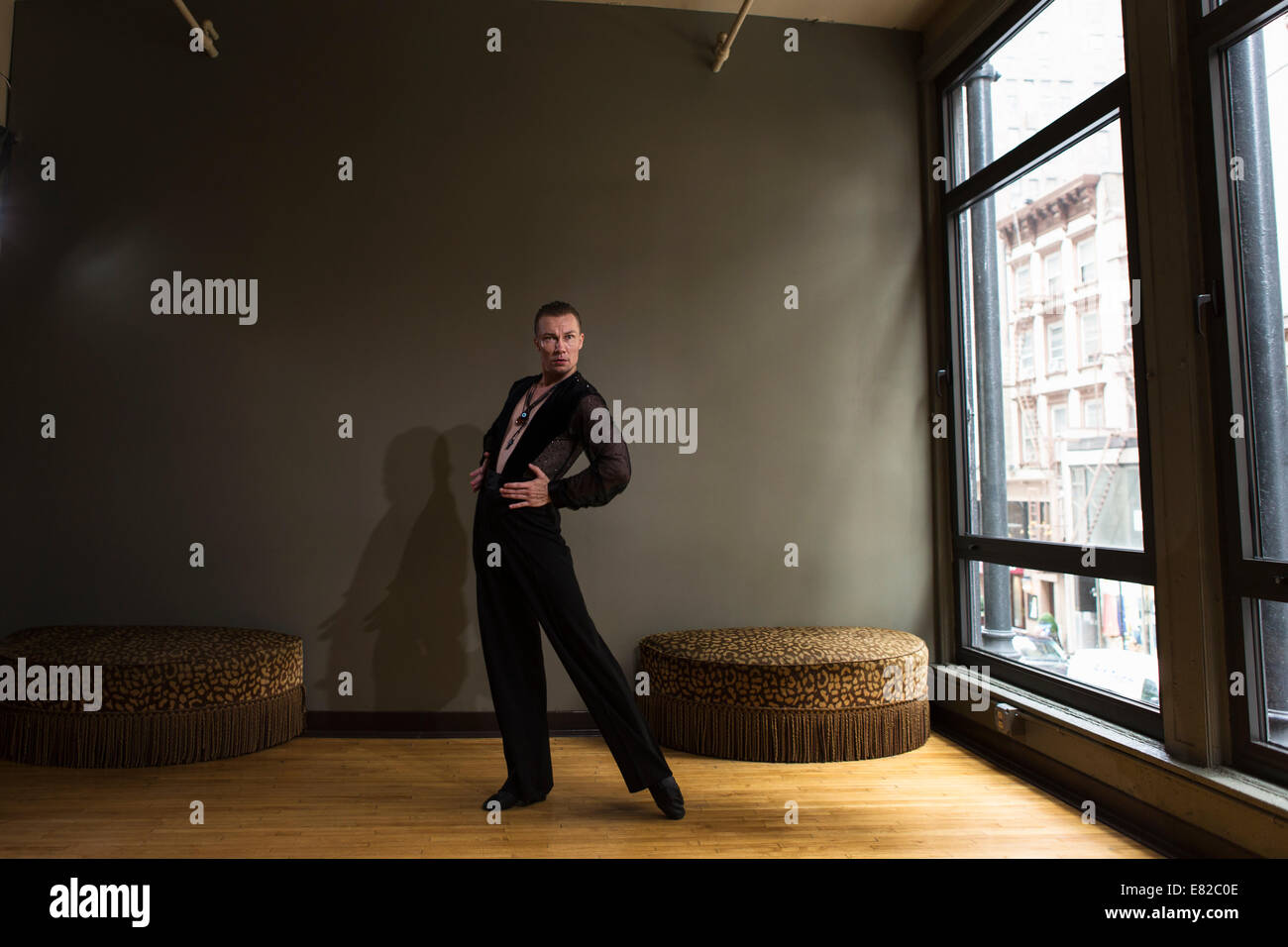 Arched back hi-res stock photography and images - Alamy