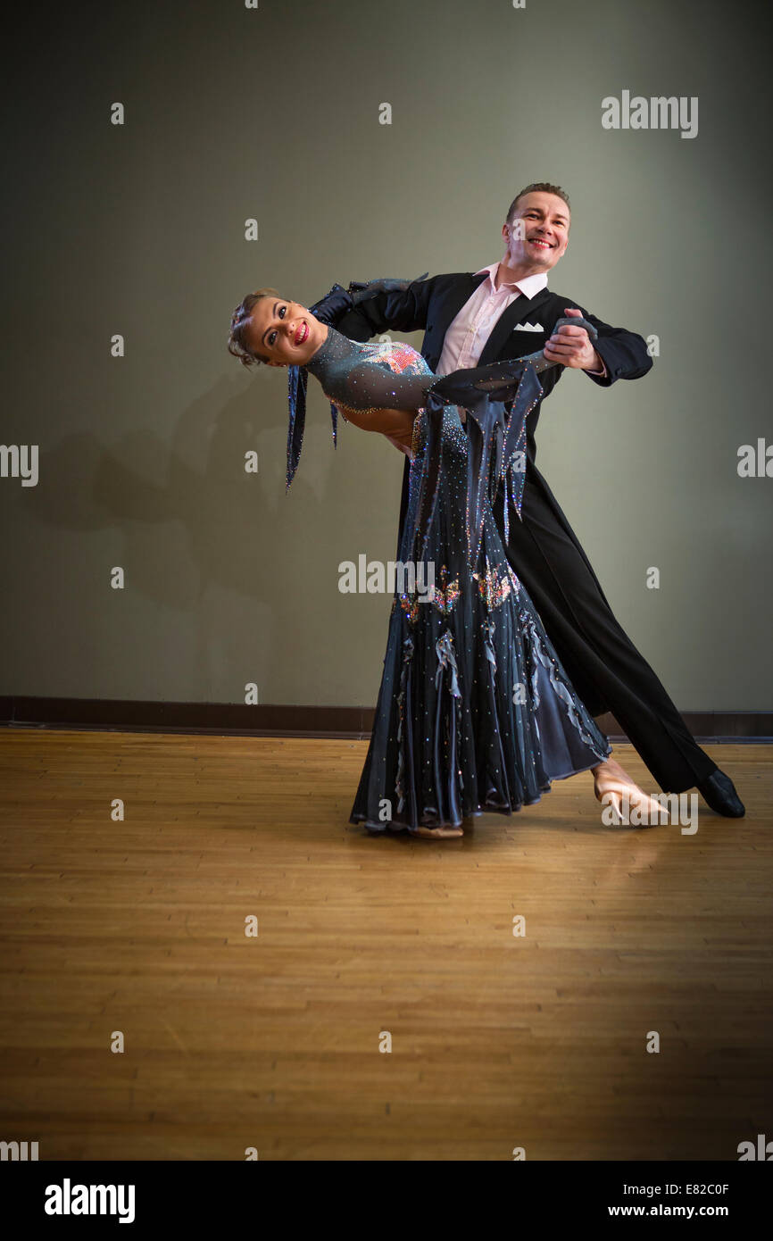 A man and woman dancing together in a dance studio Stock Photo - Alamy