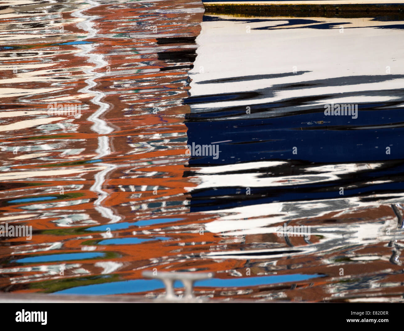 Reflection flow hi-res stock photography and images - Alamy